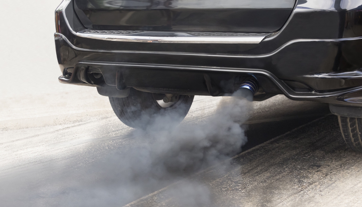 Here's How to Stop Vehicle Smoke Without Removing the Vehicle | MotorGuide