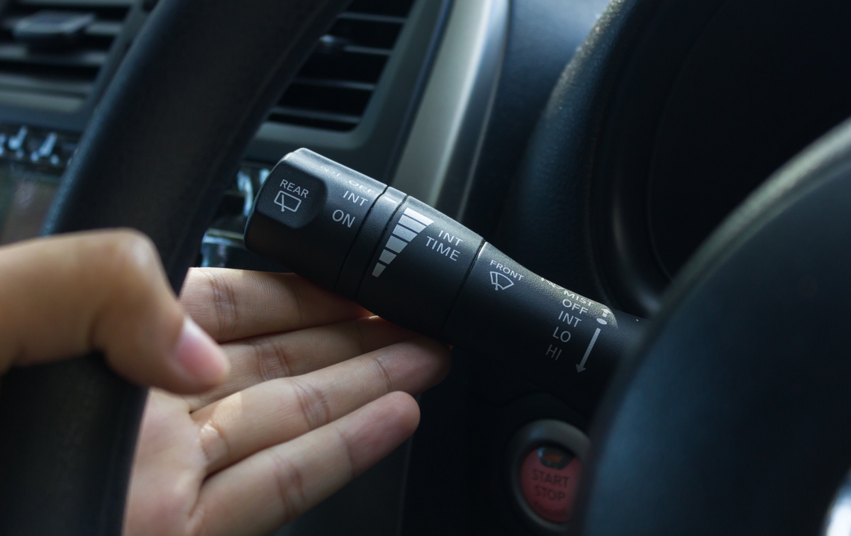 Correct Procedure to Change Lanes Safely | MotorGuide