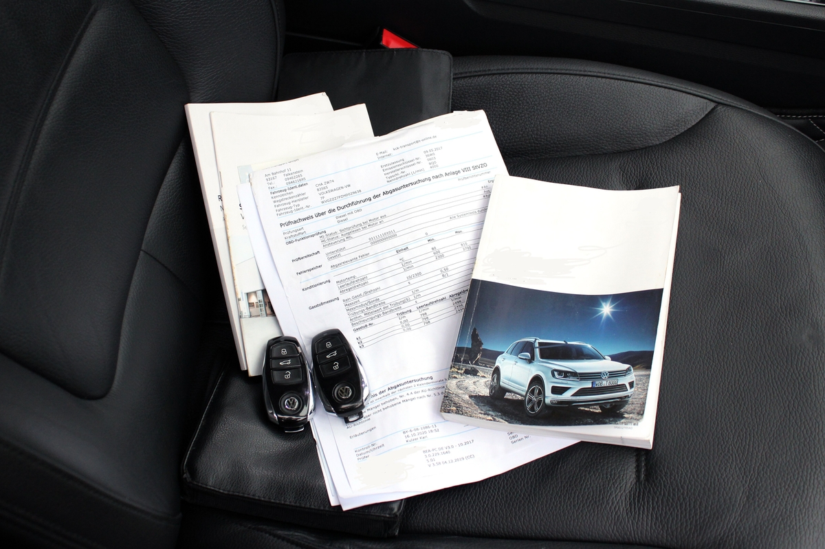 Information Contained in a Vehicle Book | MotorGuide