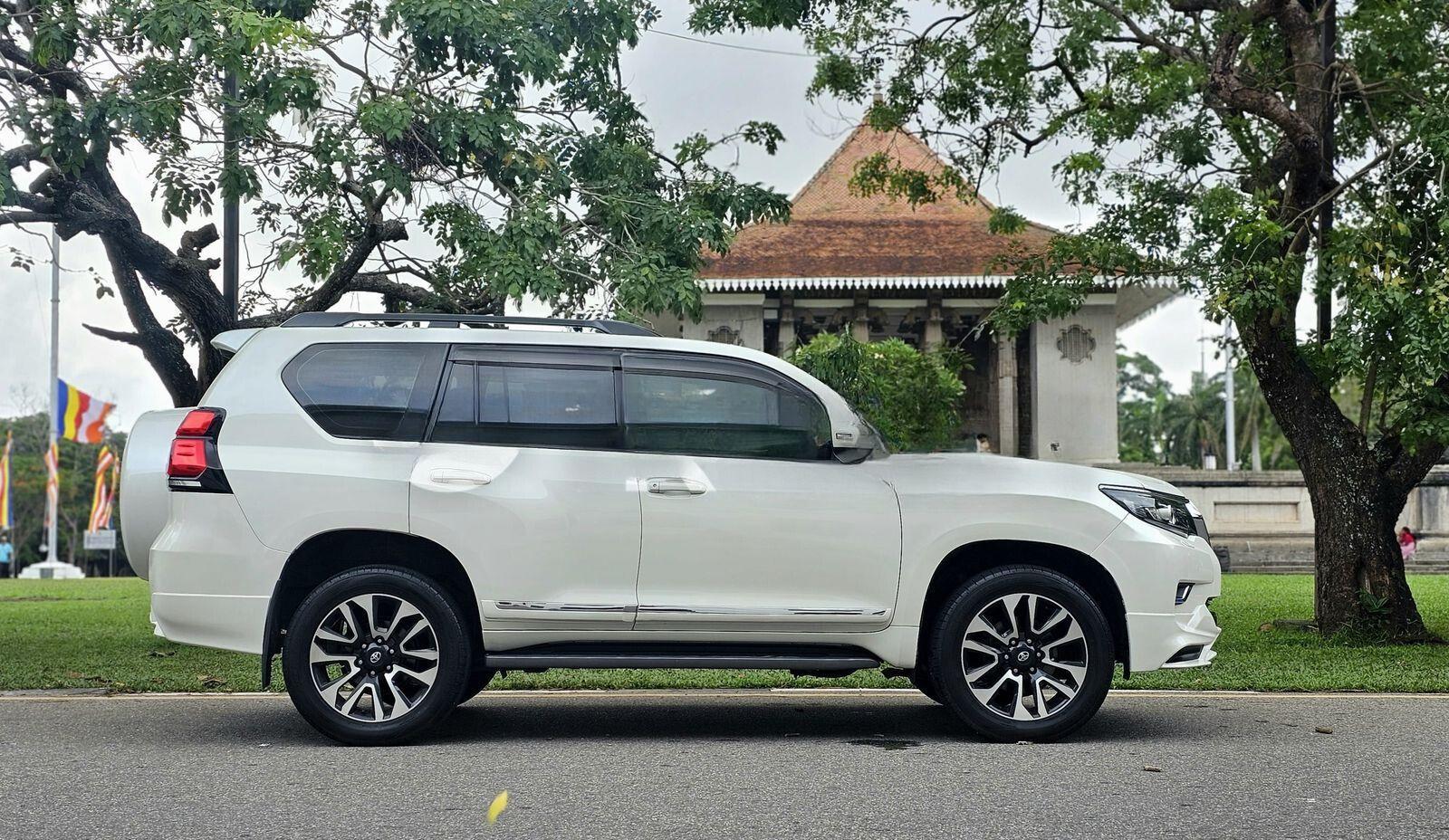 Toyota Land Cruiser Prado 300 2025 - Specs, Features, Performance ...